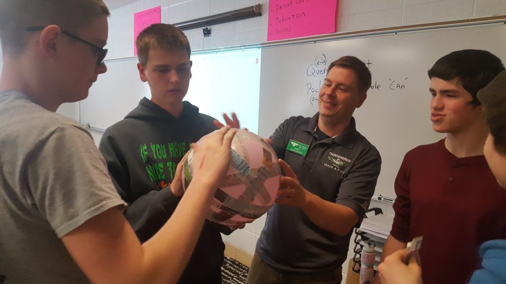 Spanish 1 Classes Making Pinatas! – Thunderbirdproud